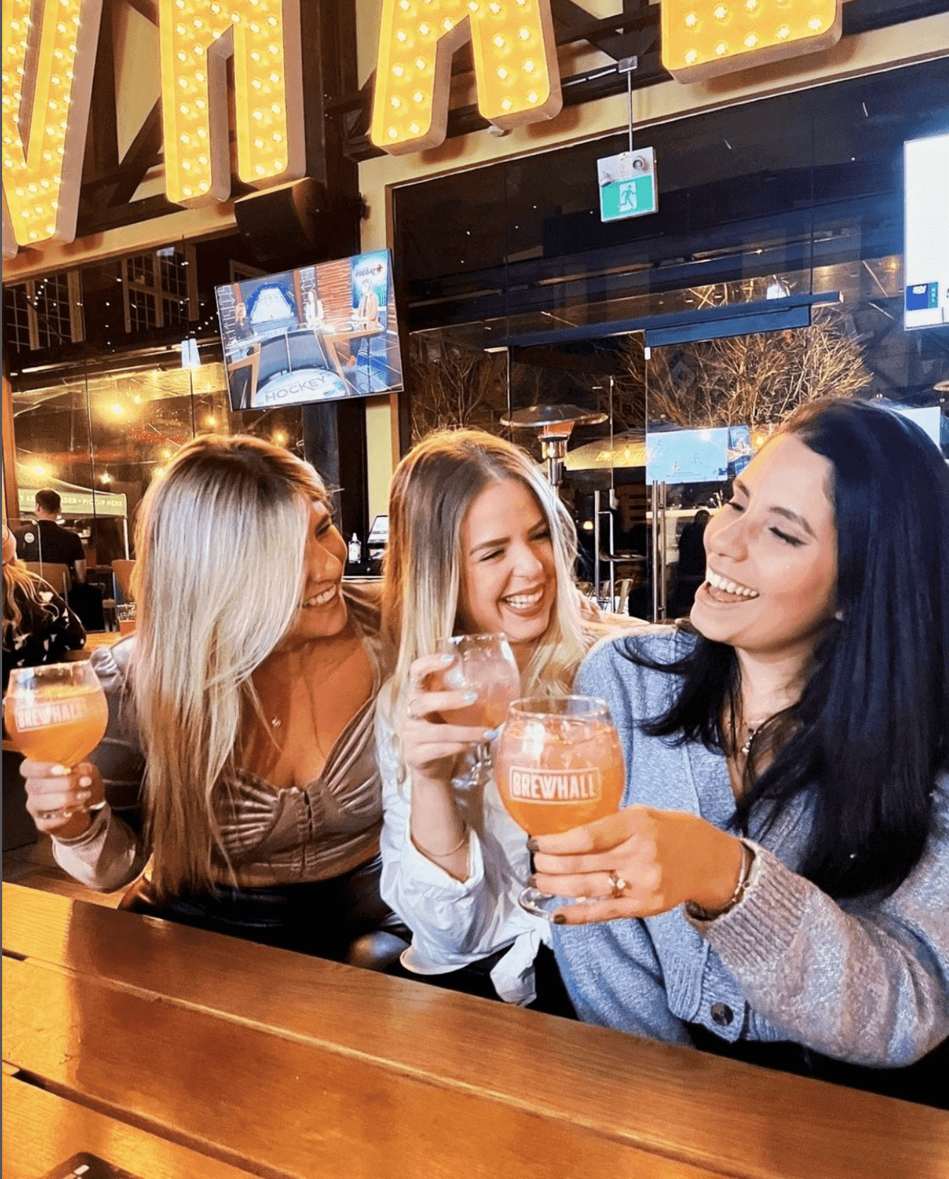 9 Awesome Spots For Happy Hour In Calgary • Moola